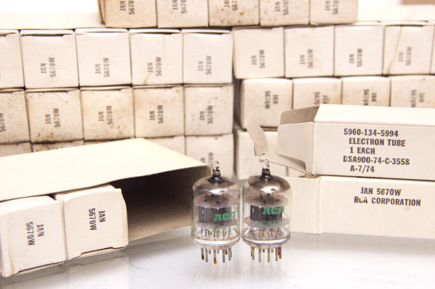 RCA 5670 NOS – Black Plate – Audio Tubes